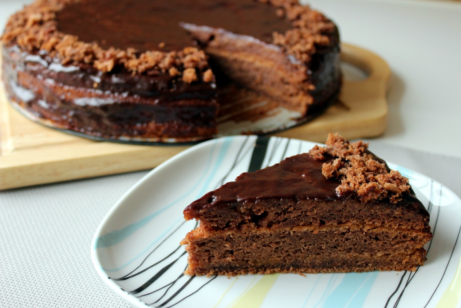 Recept: Jednoduchá perníková torta s marhuľovým džemom a čokoládou ...