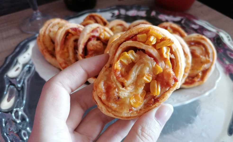 RECEPT: Chutné slimáky z lístkového cesta so slaninou a kukuricou ...